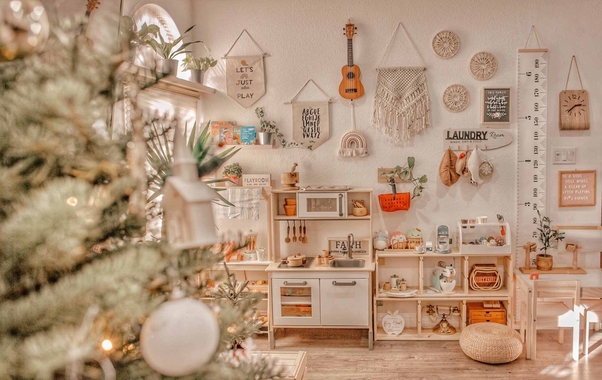 5 Decor Ideas to Create a Christmas Themed Kids' Playroom - inAra By ...