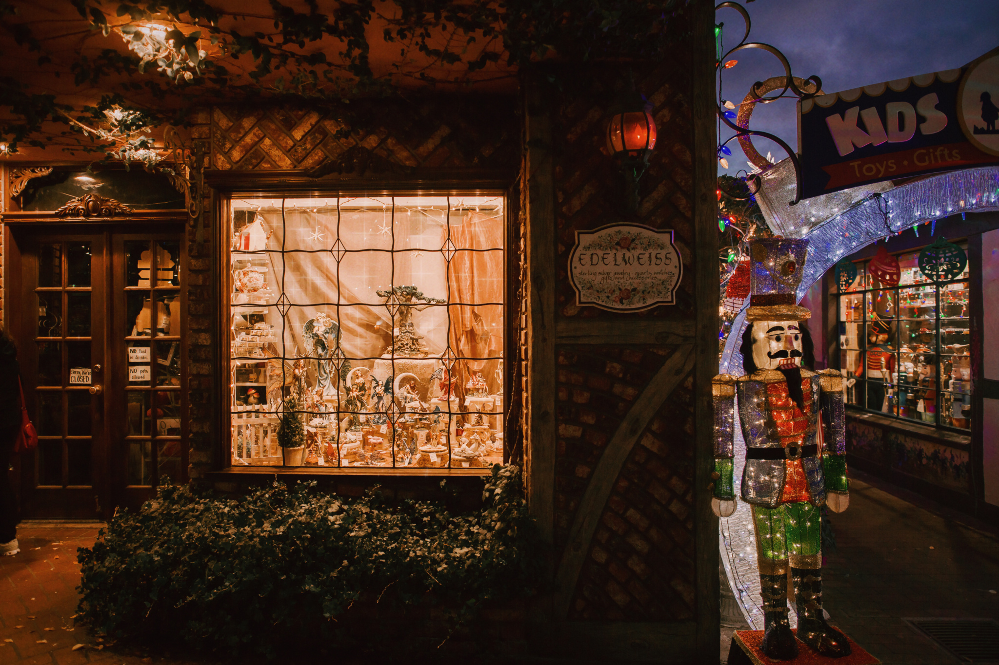 The Best Christmas Photo Spots in Solvang, California - inAra By May Pham