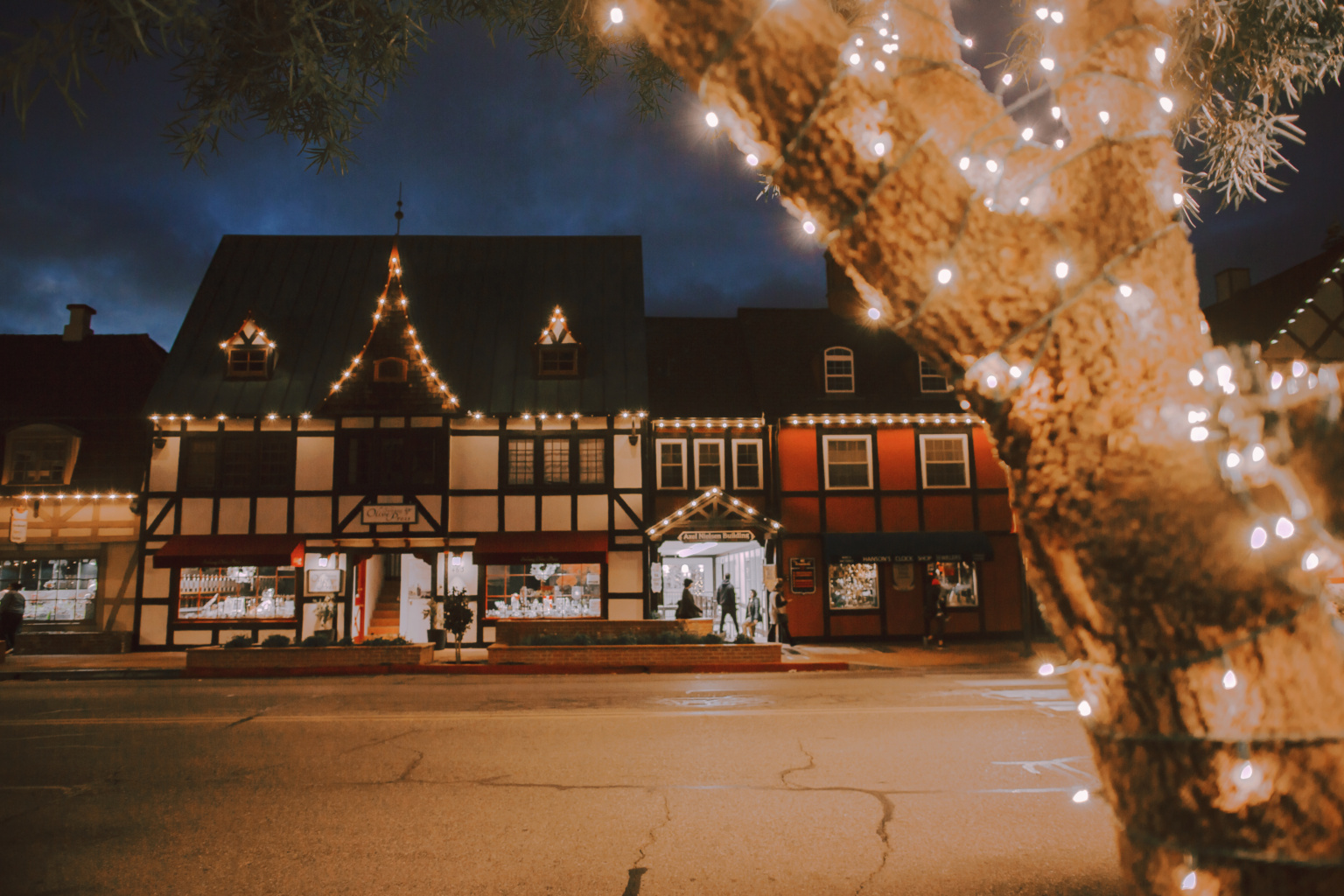 The Best Christmas Photo Spots in Solvang, California - inAra By May Pham